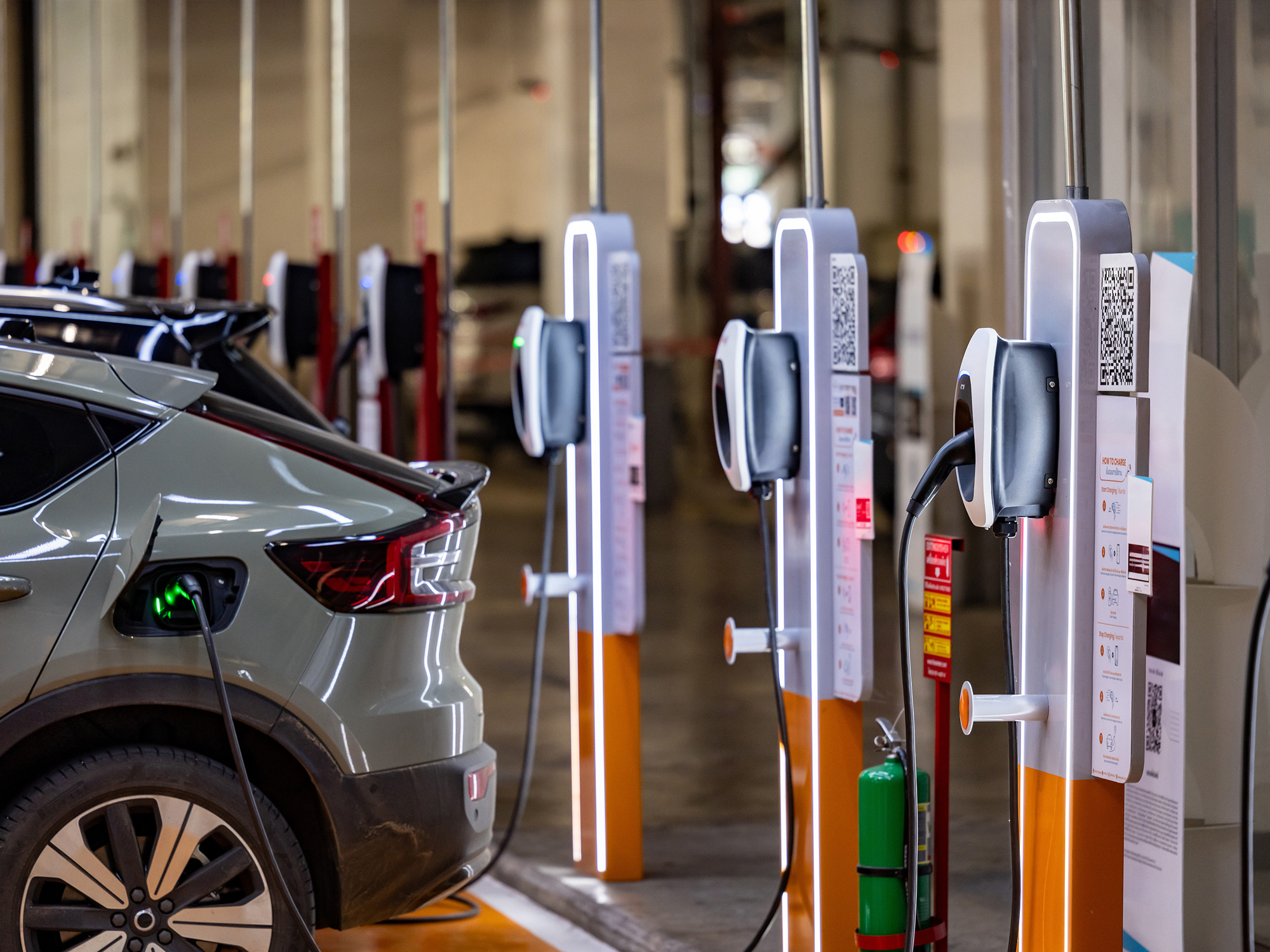 RAC Show Electric Car Charging Point Targets on Motorways Missed